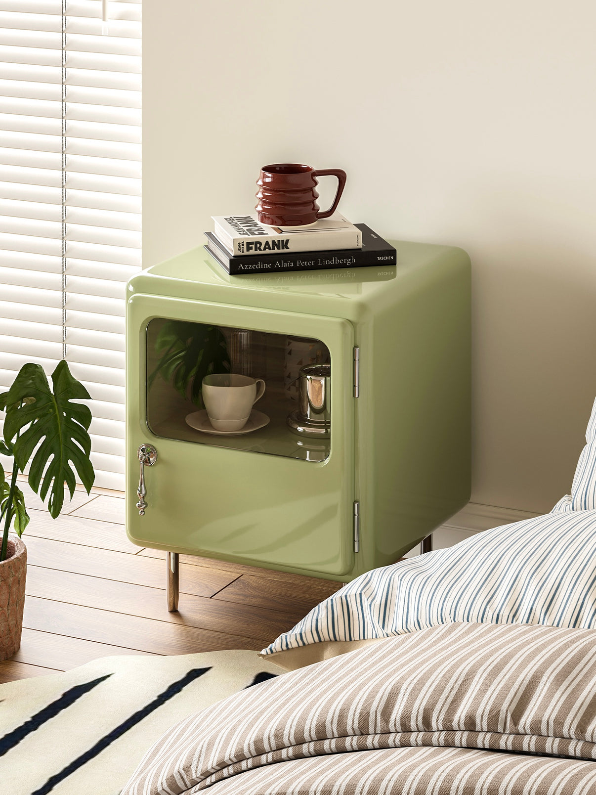 Open media 4 in modal